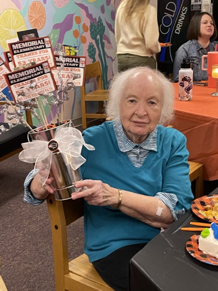 ‘Miss Pat’ ends 53-year career at Memorial Elementary - The Almanac